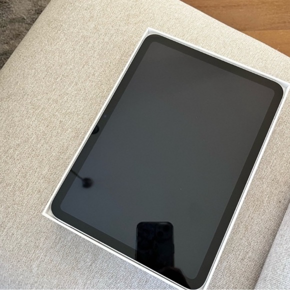 Apple | Tablets & Accessories | Apple Silver Tablet With Large Screen ...